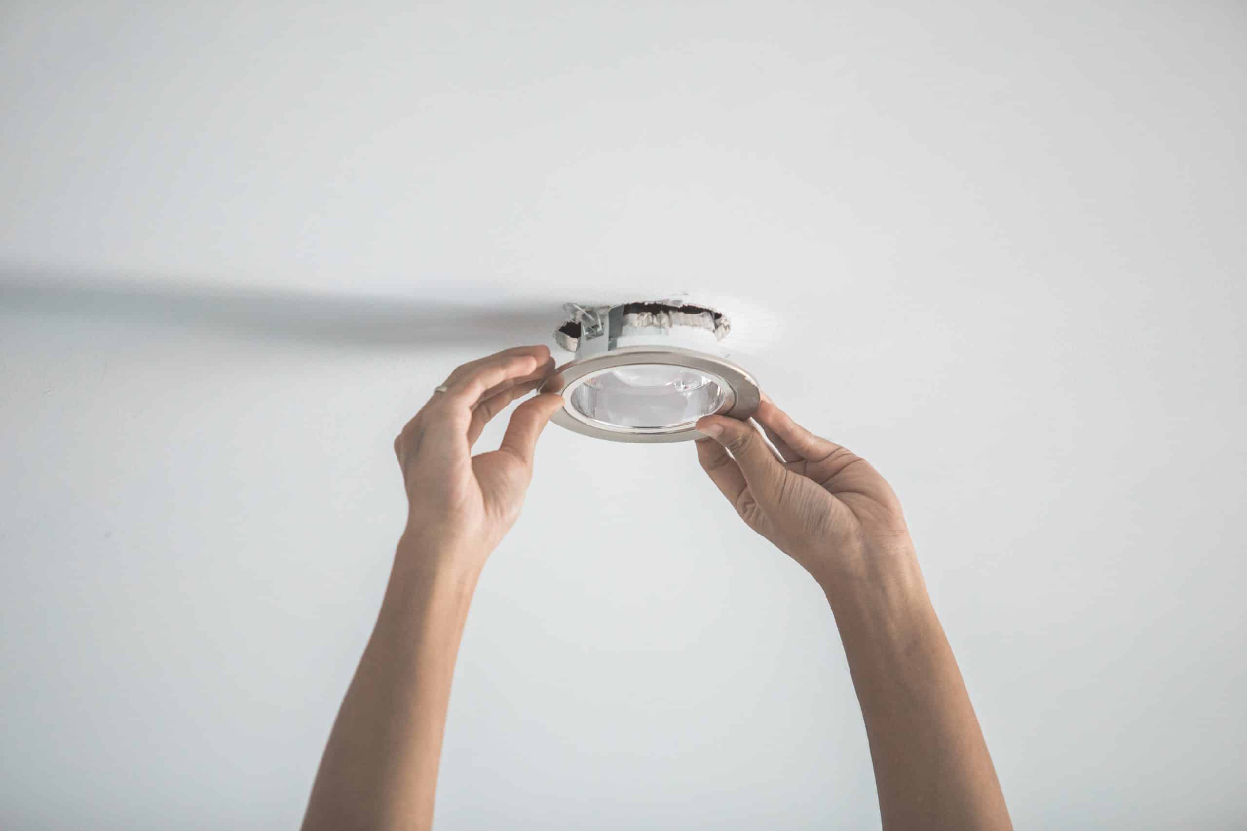 Reminder from the DTU: mandatory protection for recessed spotlights